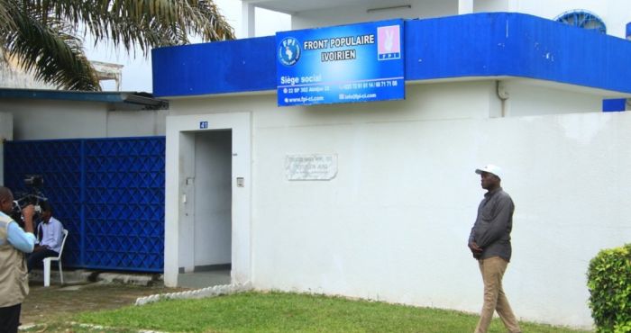 Pour impôt impayé / Le siège du Fpi fermé