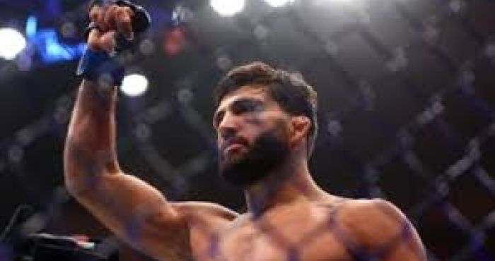 Isaac Johnson, un combattant MMA et de boxe thaïe meurt dans la cage