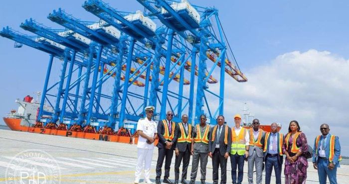 2è terminal du port Autonome d’Abidjan : 6 nouveaux portiques et 7 ...
