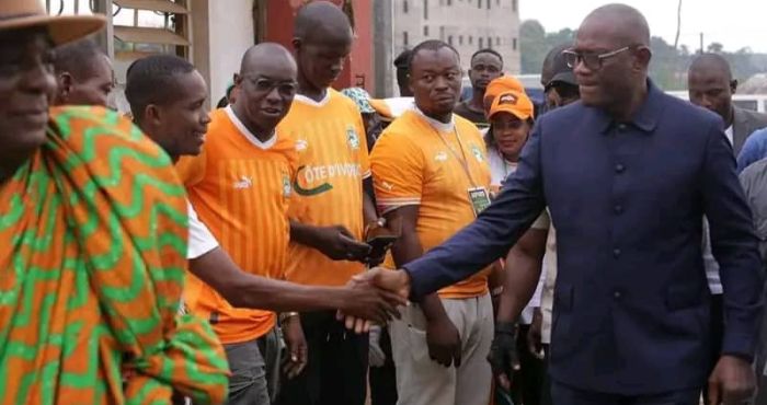 Dabou :Après la victoire des Éléphants Le ministre Adjé Silas Metch ...